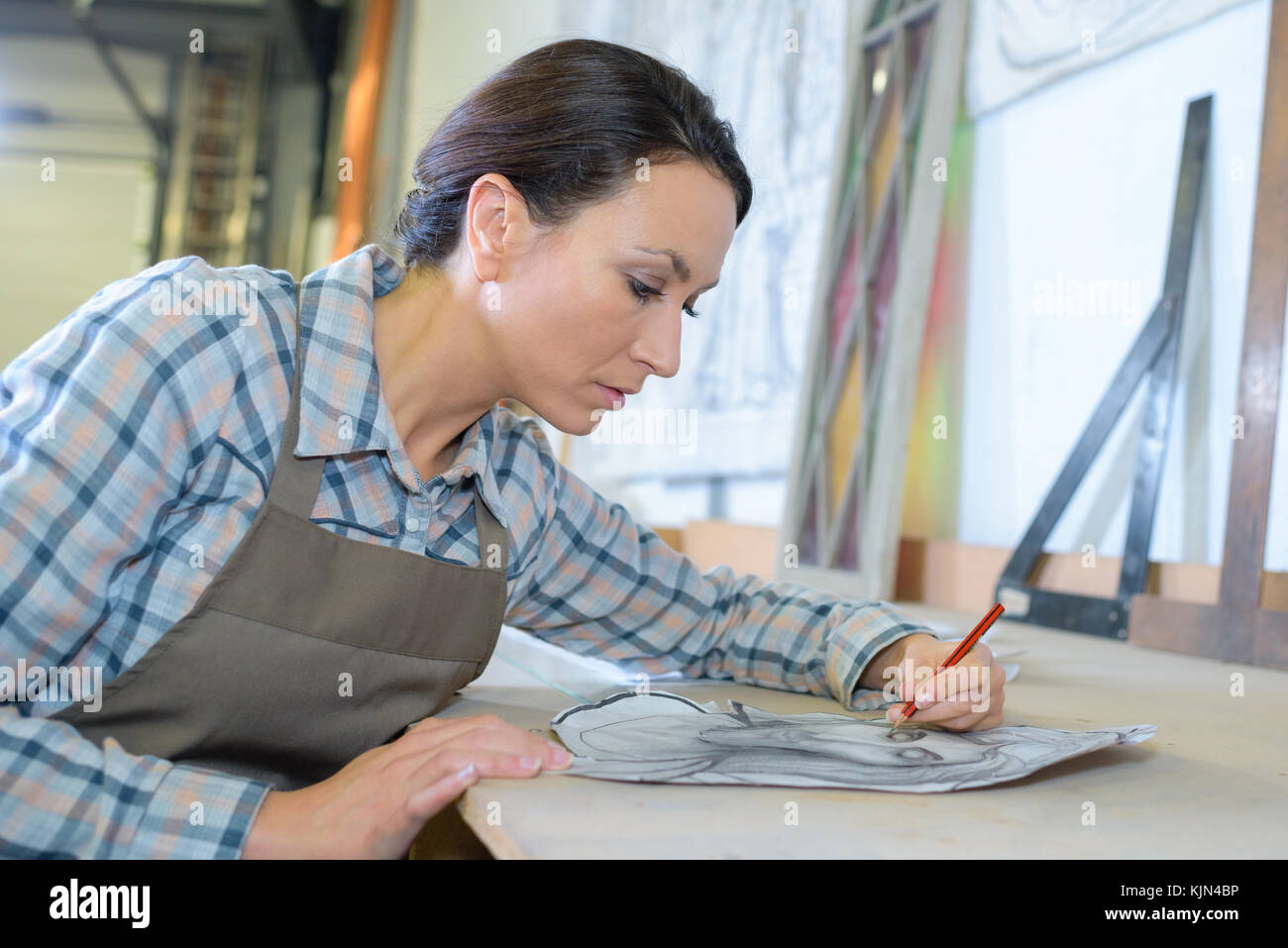 Left handed artist sketching Stock Photo - Alamy