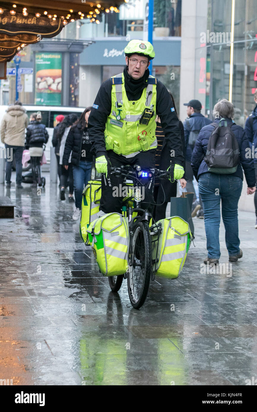 a ambulance medic paramedic emergency urgent healthcare first aid cpr ...