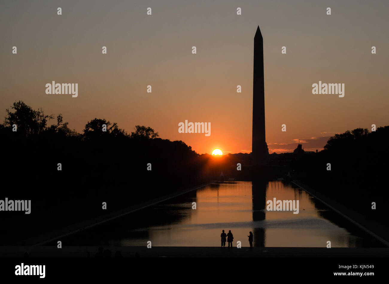 Washington Monument at dusk, dawn, sunrise, sunset, twilight ...