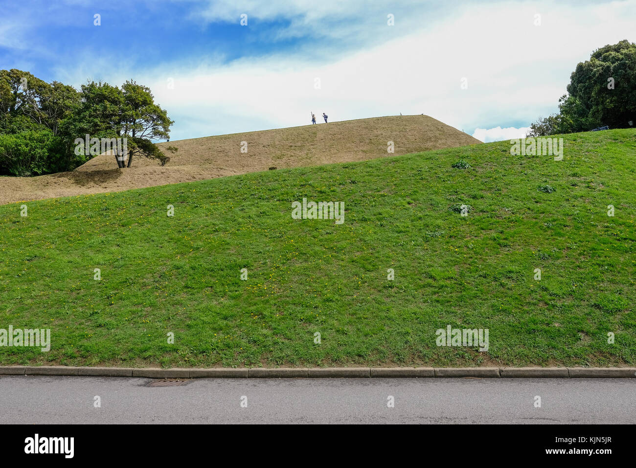 Embankment grass hi-res stock photography and images - Alamy