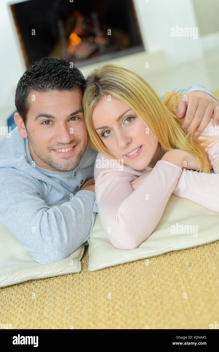 Couple cuddling fireplace hi-res stock photography and images - Alamy