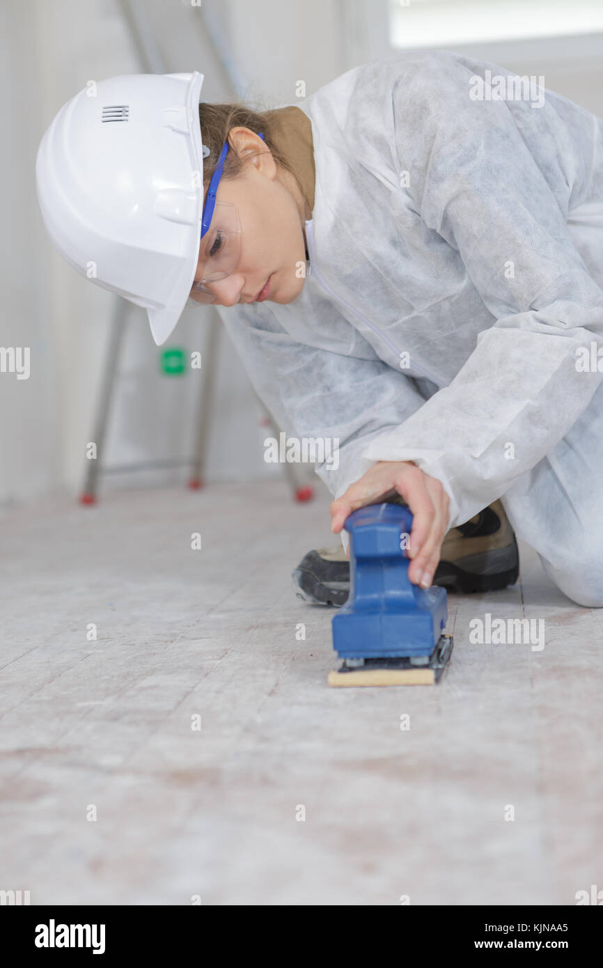 Elderly male carpenter sanding hi-res stock photography and images - Alamy