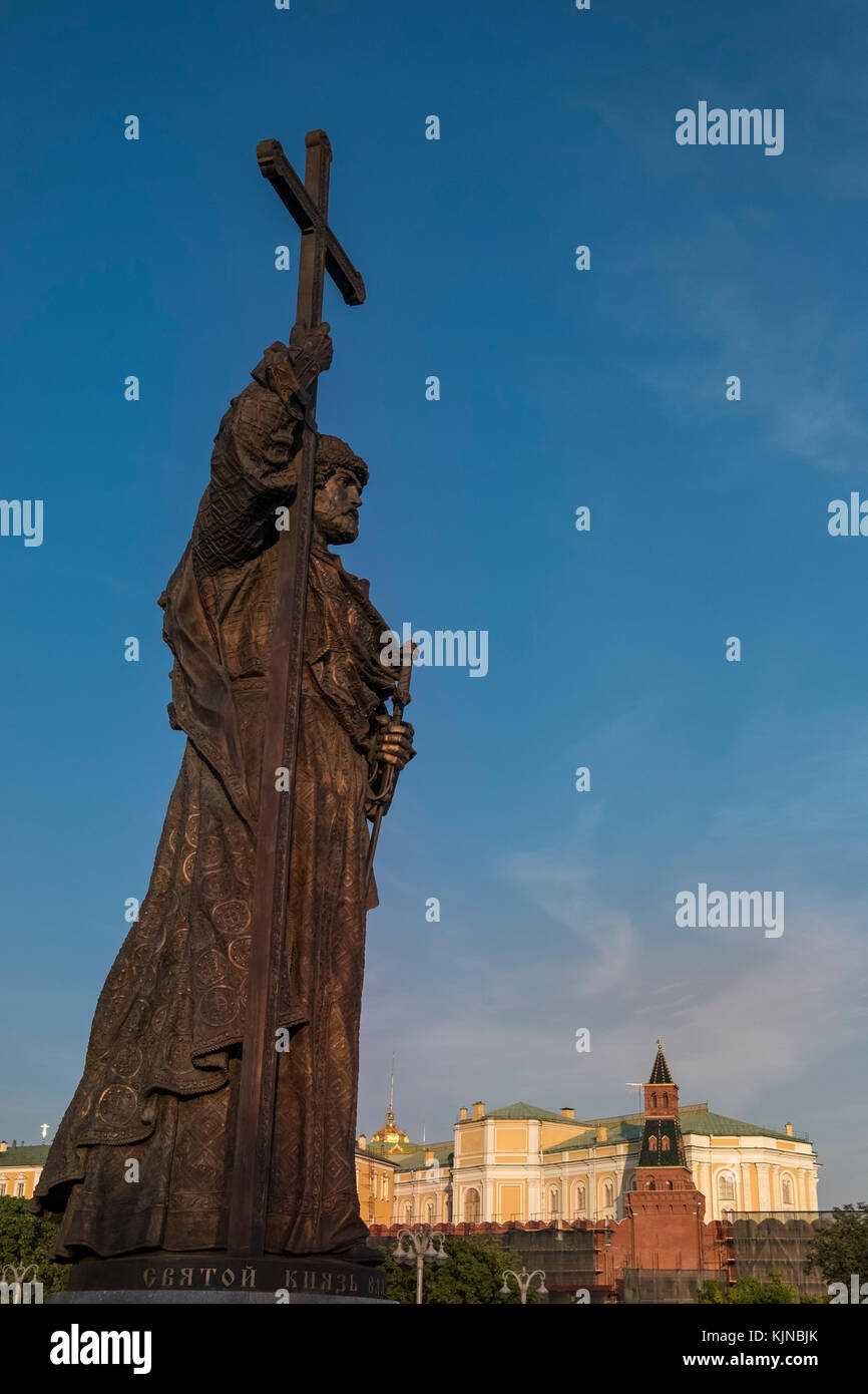 Bronze statue in moscow russia hi-res stock photography and images - Alamy