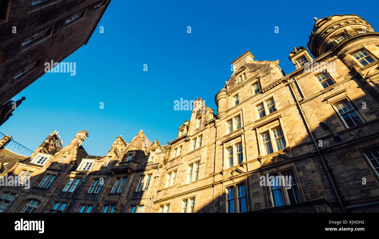Old tenement buildings on Cockburn Street in Edinburgh Old Town ...