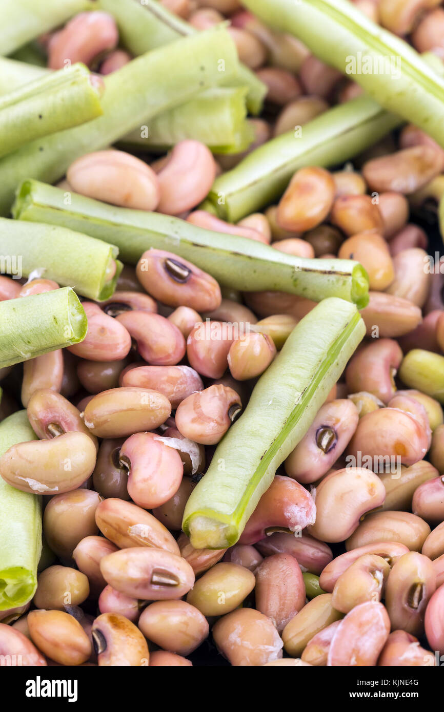 fresh Cow Pea seed and cut ready for cooking Stock Photo - Alamy