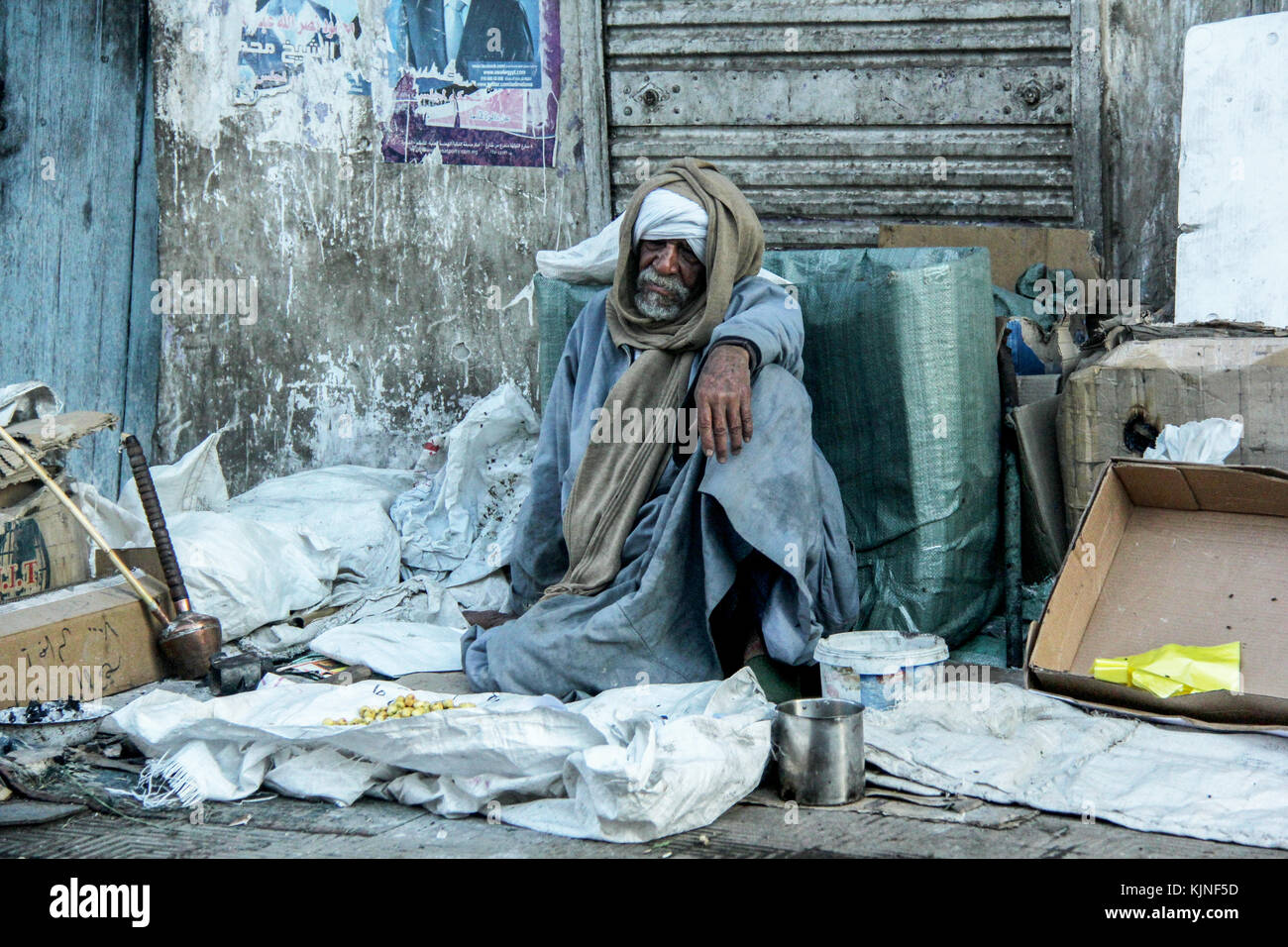 Egypt poverty muslim man hi-res stock photography and images - Alamy