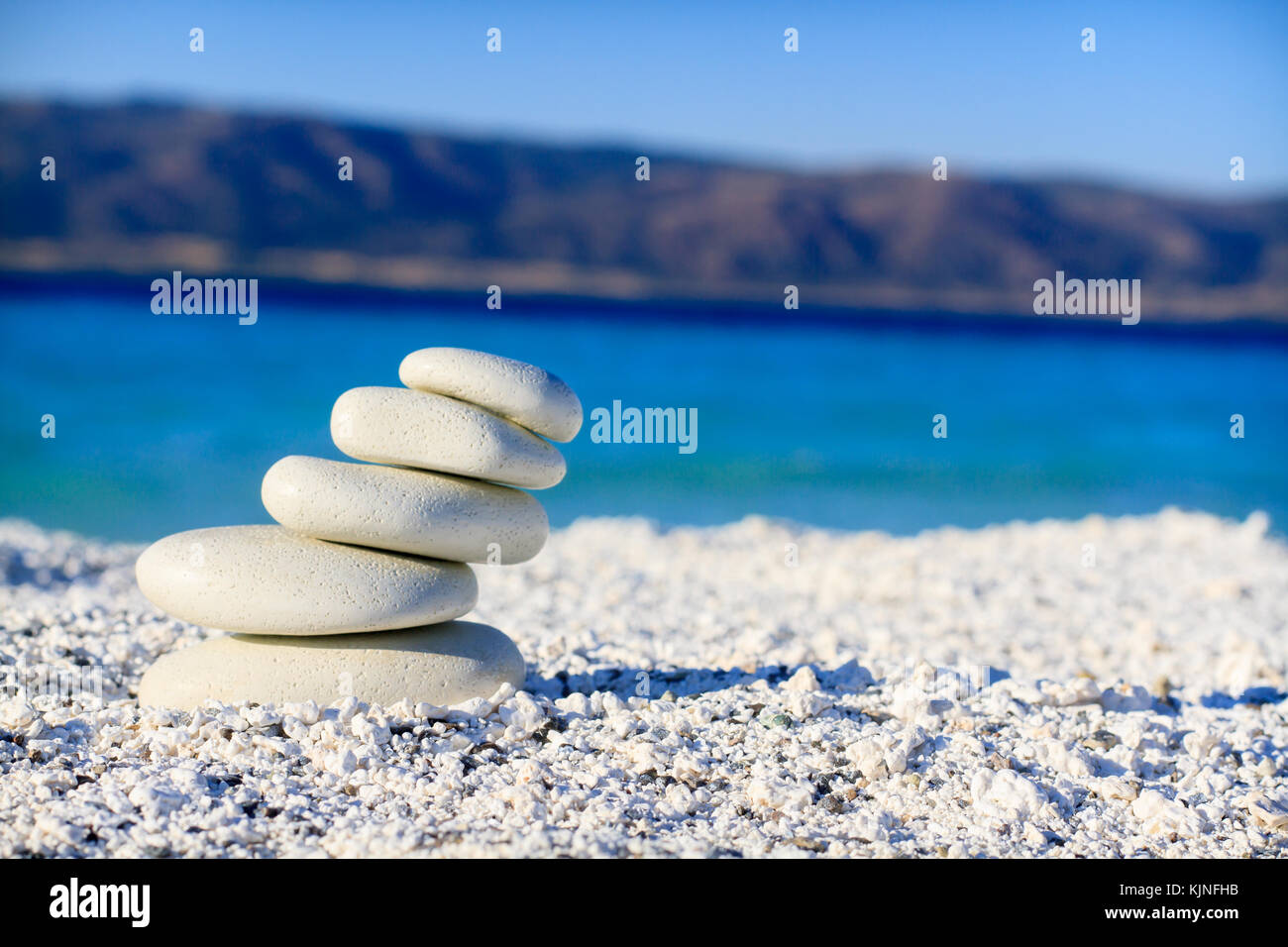 balanced sand stones Stock Photo - Alamy