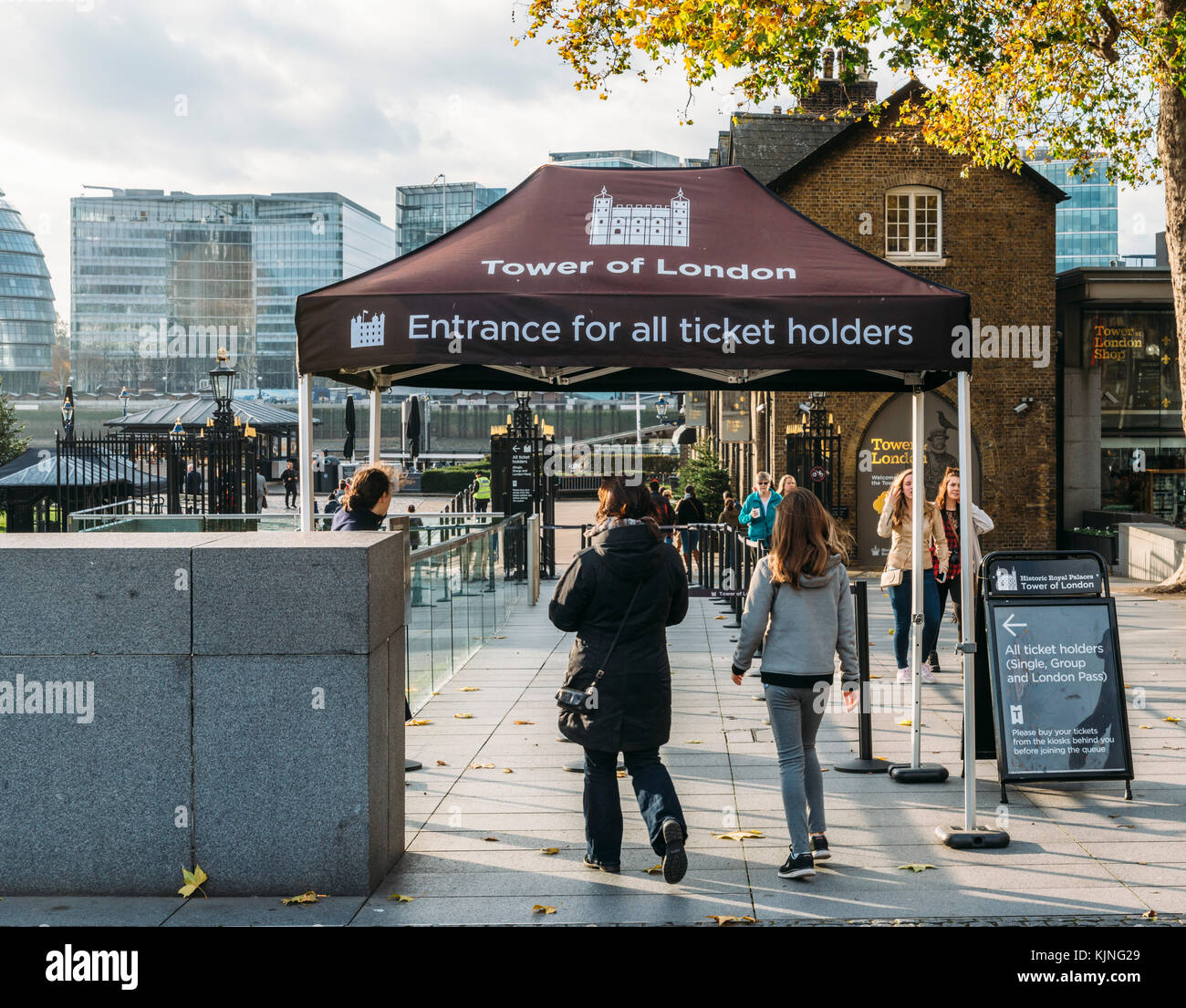 Entrance to Tower of London fort, a major touristic landmark Stock ...