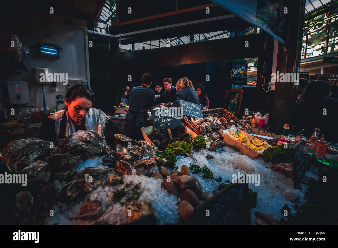 Crowded supermarket uk hi-res stock photography and images - Alamy