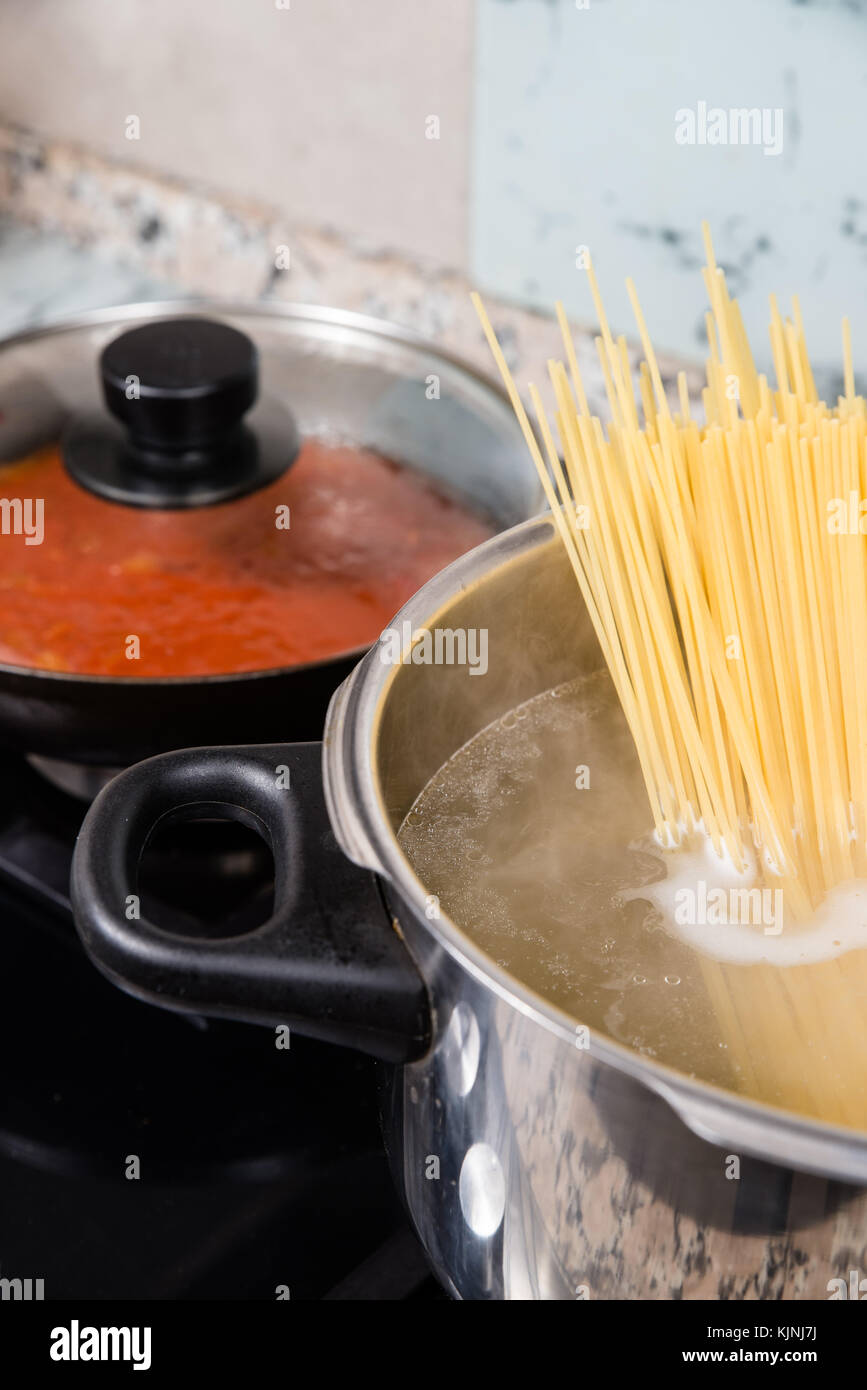 Simmer tomato sauce hi-res stock photography and images - Alamy