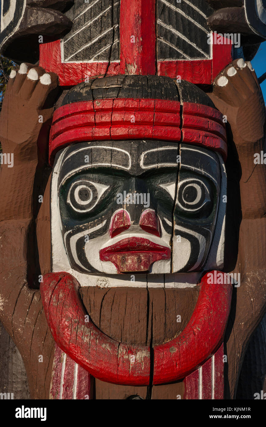 Close-up of Kwakiutl Bear Pole, 1966, by Kwawkewlth Tribe carver Henry ...