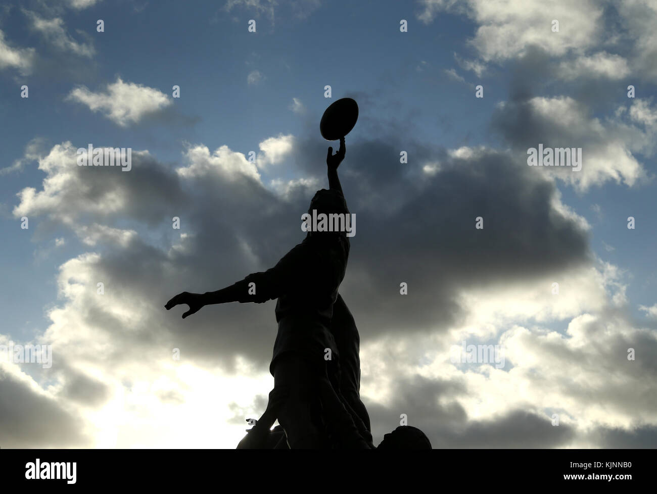 Twickenham statue stadium hi-res stock photography and images - Alamy
