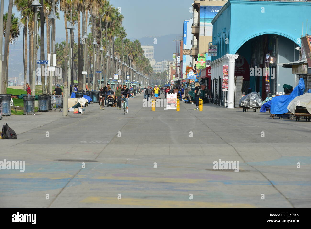 The promenade at Venice beach in California Stock Photo - Alamy