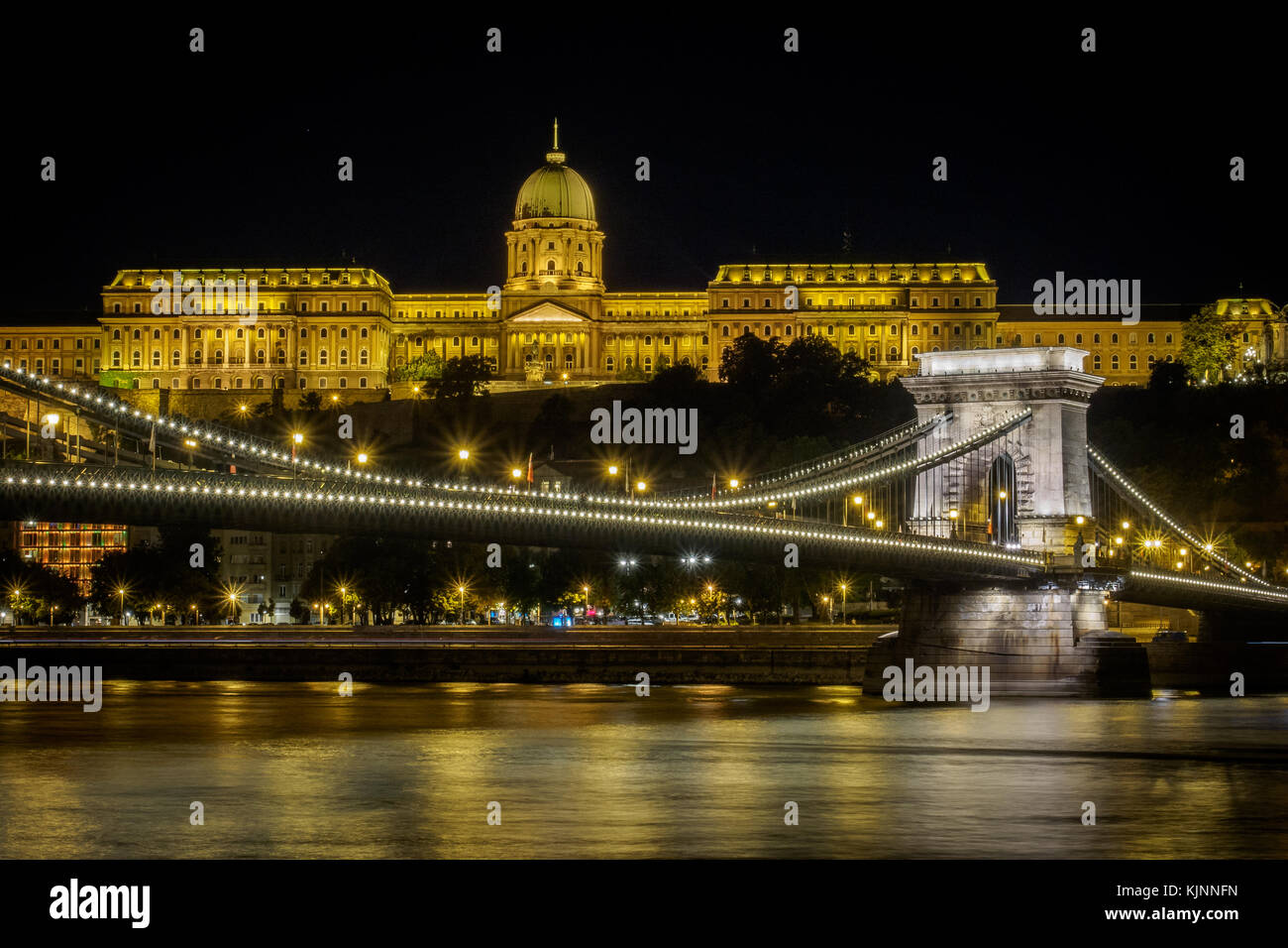 A night view of the Széchenyi Lánchíd (Széchenyi Chain Bridge) and the ...
