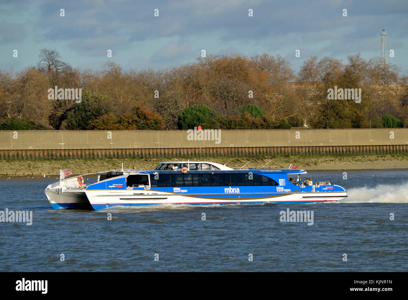 Thames clippers commuter service hi-res stock photography and images ...