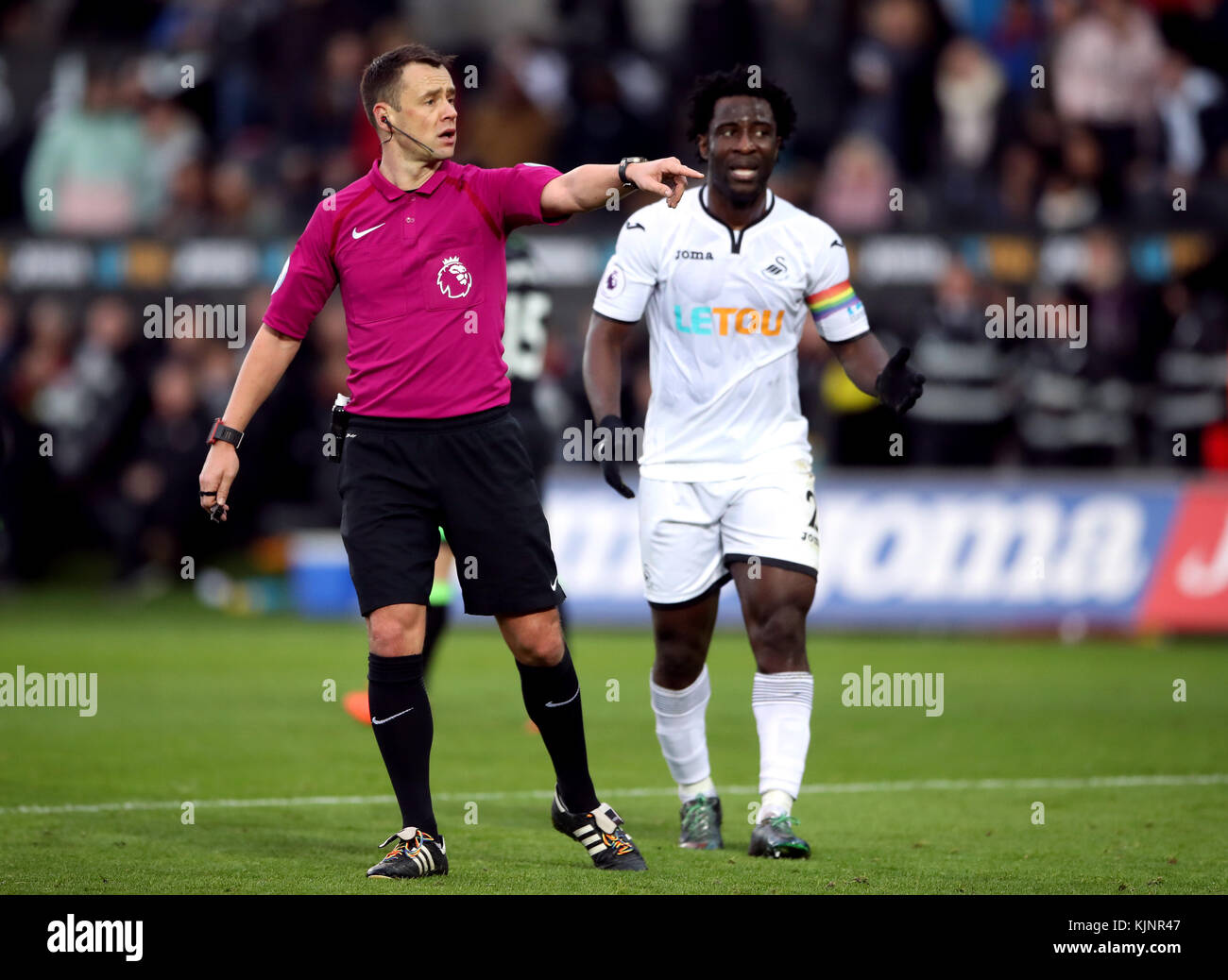 Referee Stuart Attwell Stock Photo - Alamy
