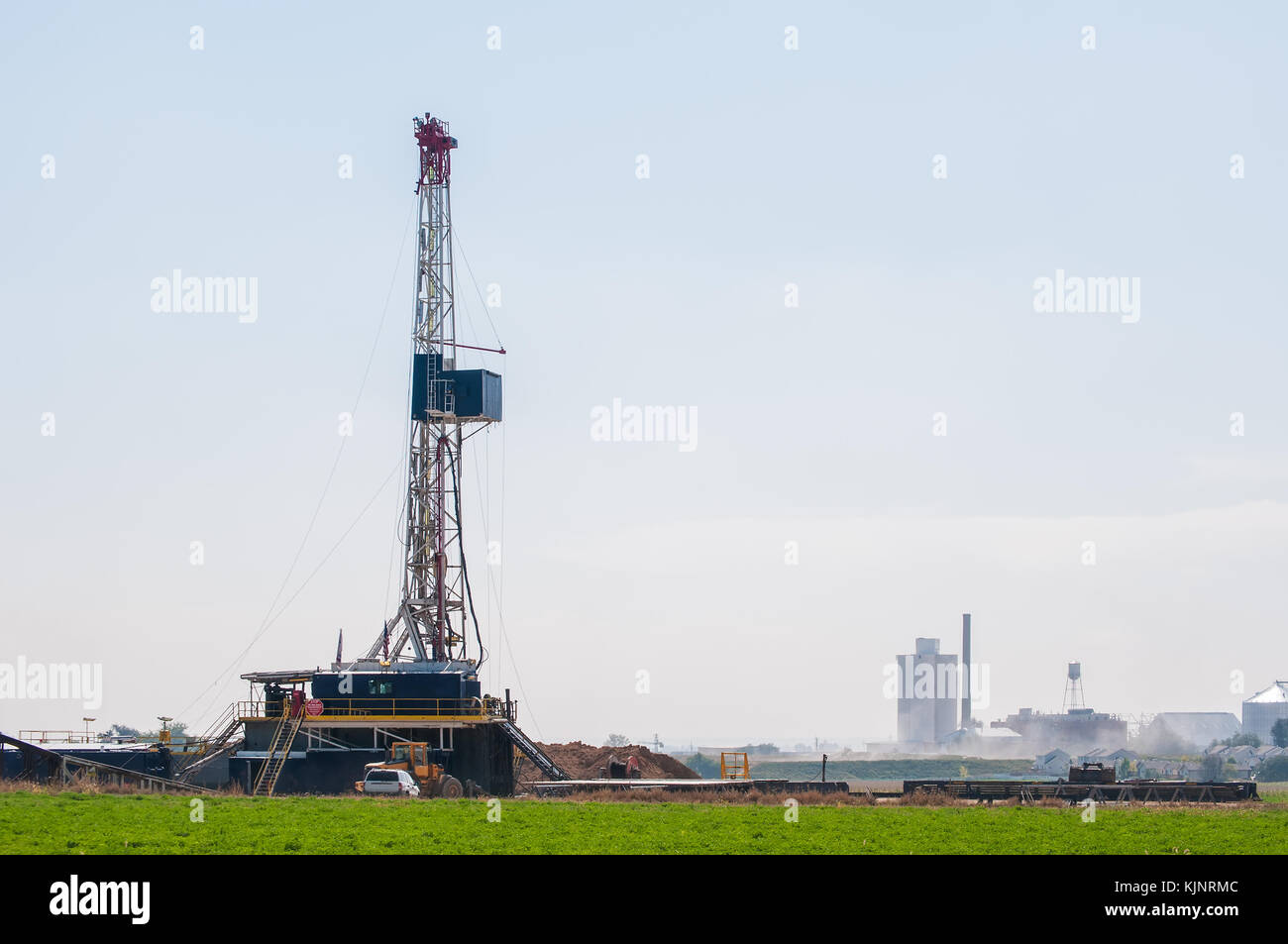 Onshore oil rig hi-res stock photography and images - Alamy