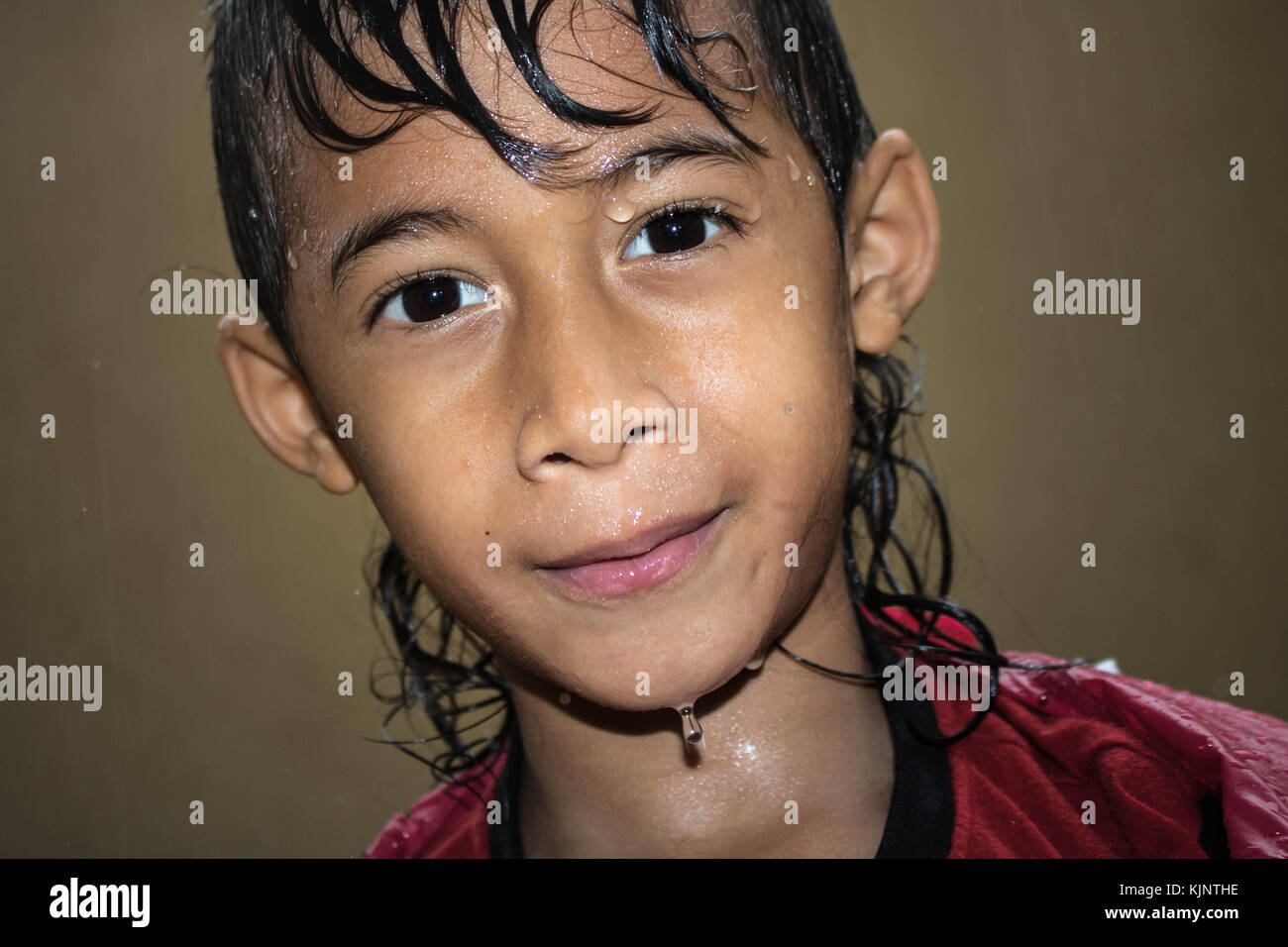Boy in rain hi-res stock photography and images - Alamy