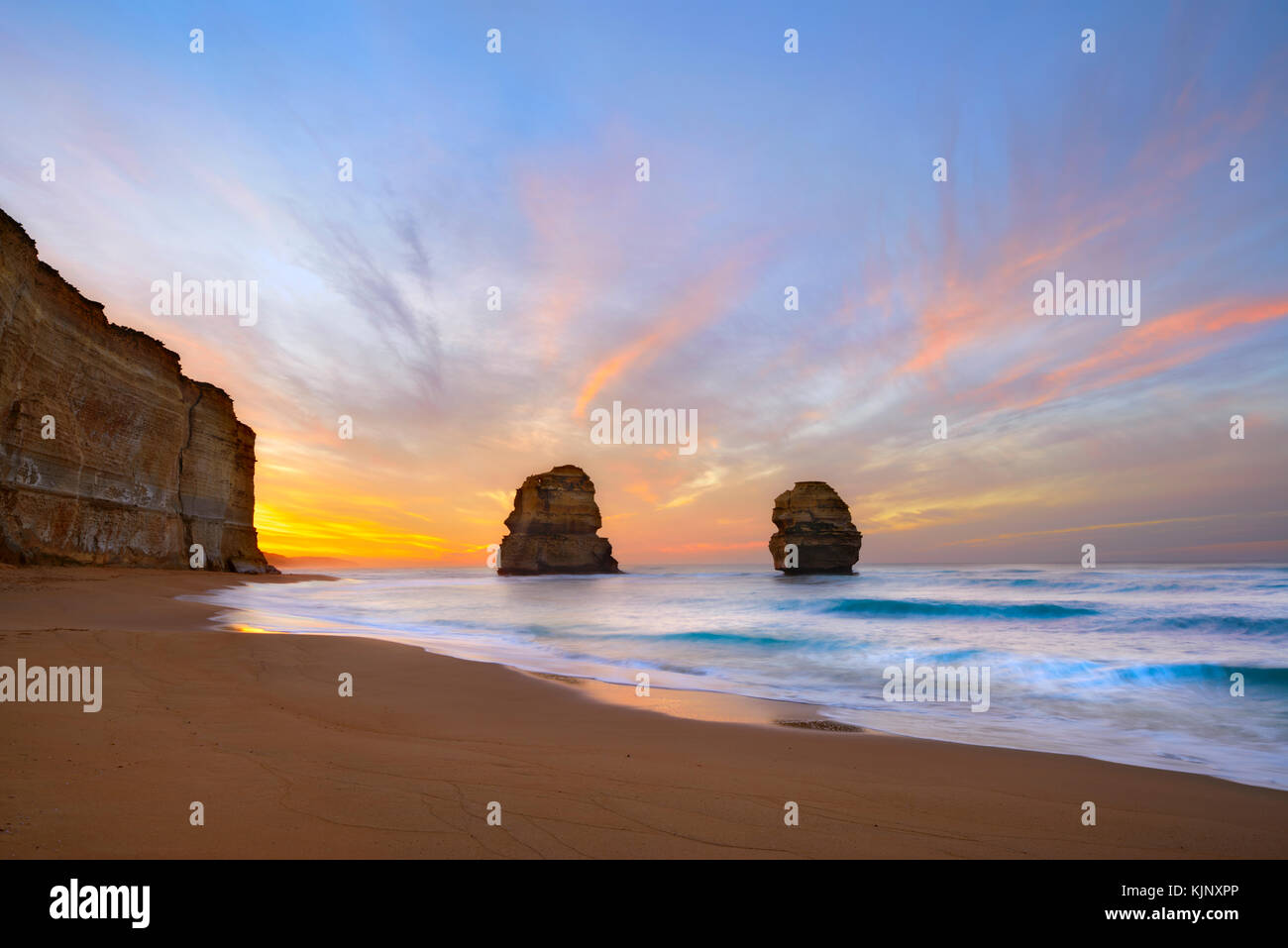 Sunrise at The Gibson Steps, The Twelve Apostles, Great Ocean Road ...