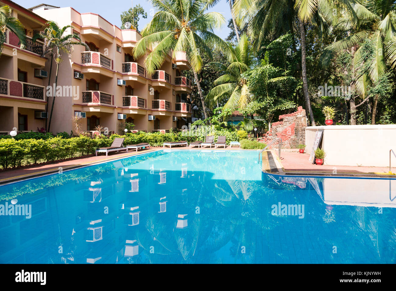 Abalone hotel swimming pool hi-res stock photography and images - Alamy