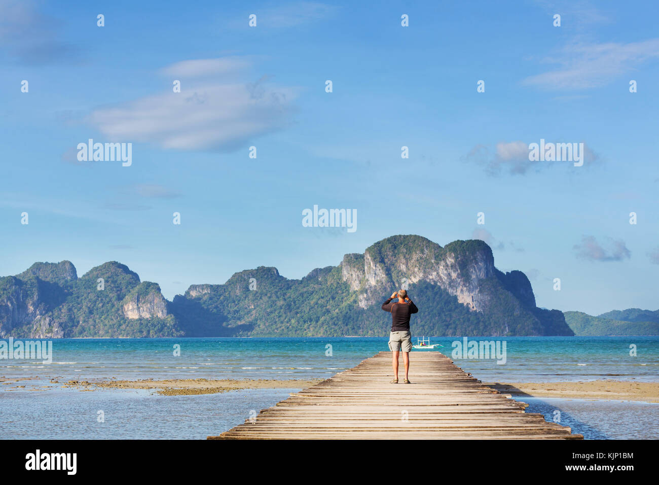 Amazing scenic view of sea bay and mountain islands, Palawan ...