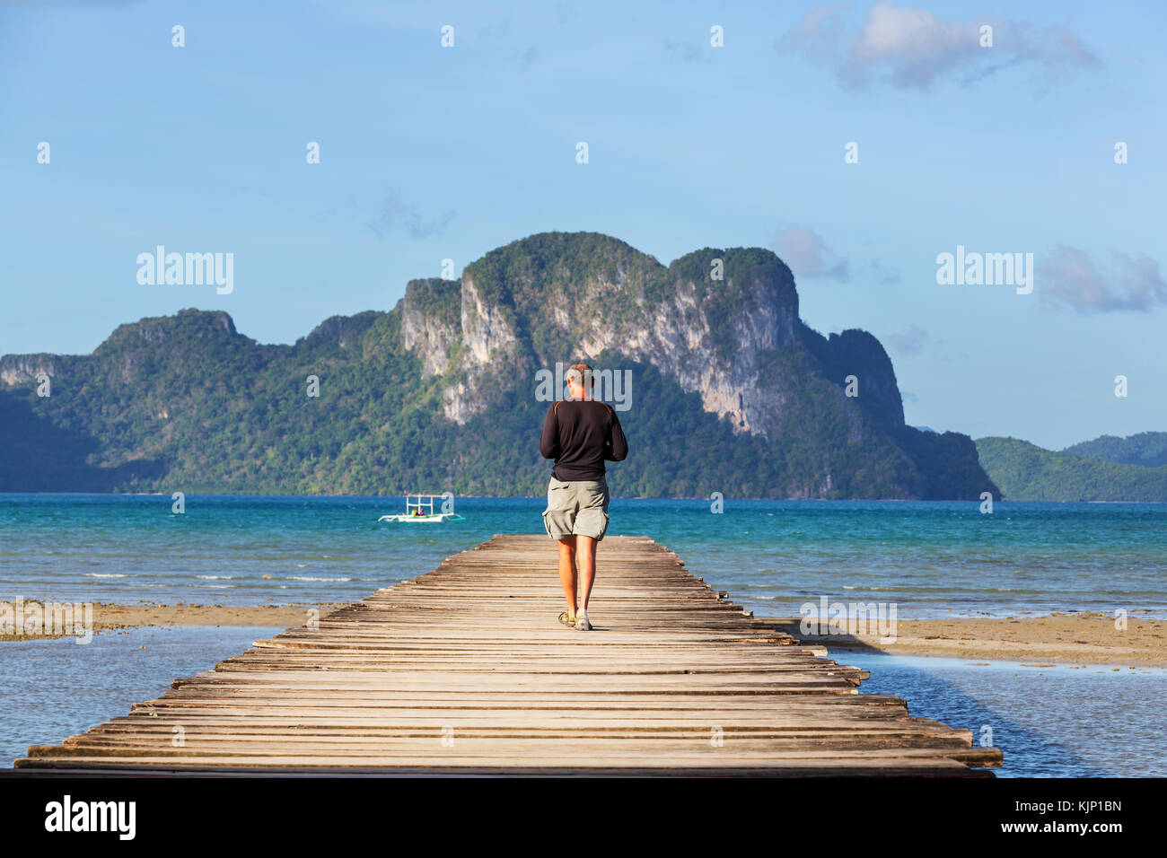 Amazing scenic view of sea bay and mountain islands, Palawan ...