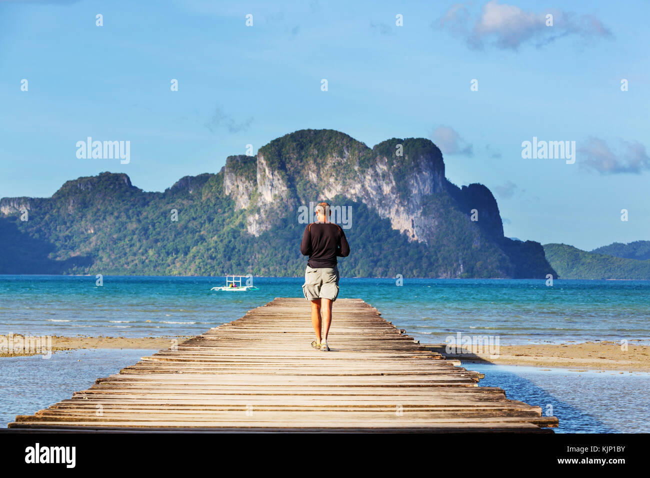 Amazing scenic view of sea bay and mountain islands, Palawan ...