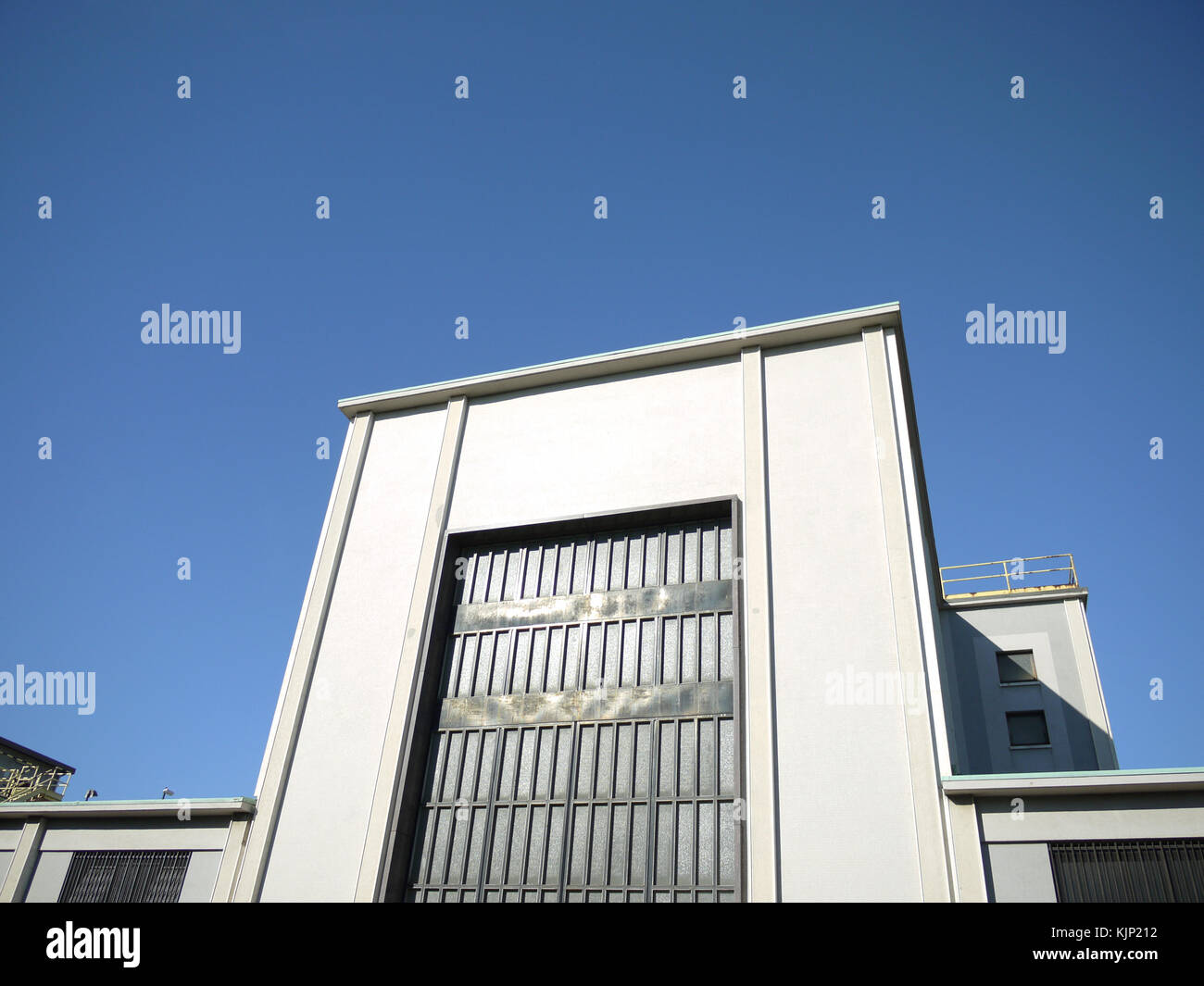 Old industrial building 1930s hi-res stock photography and images - Alamy