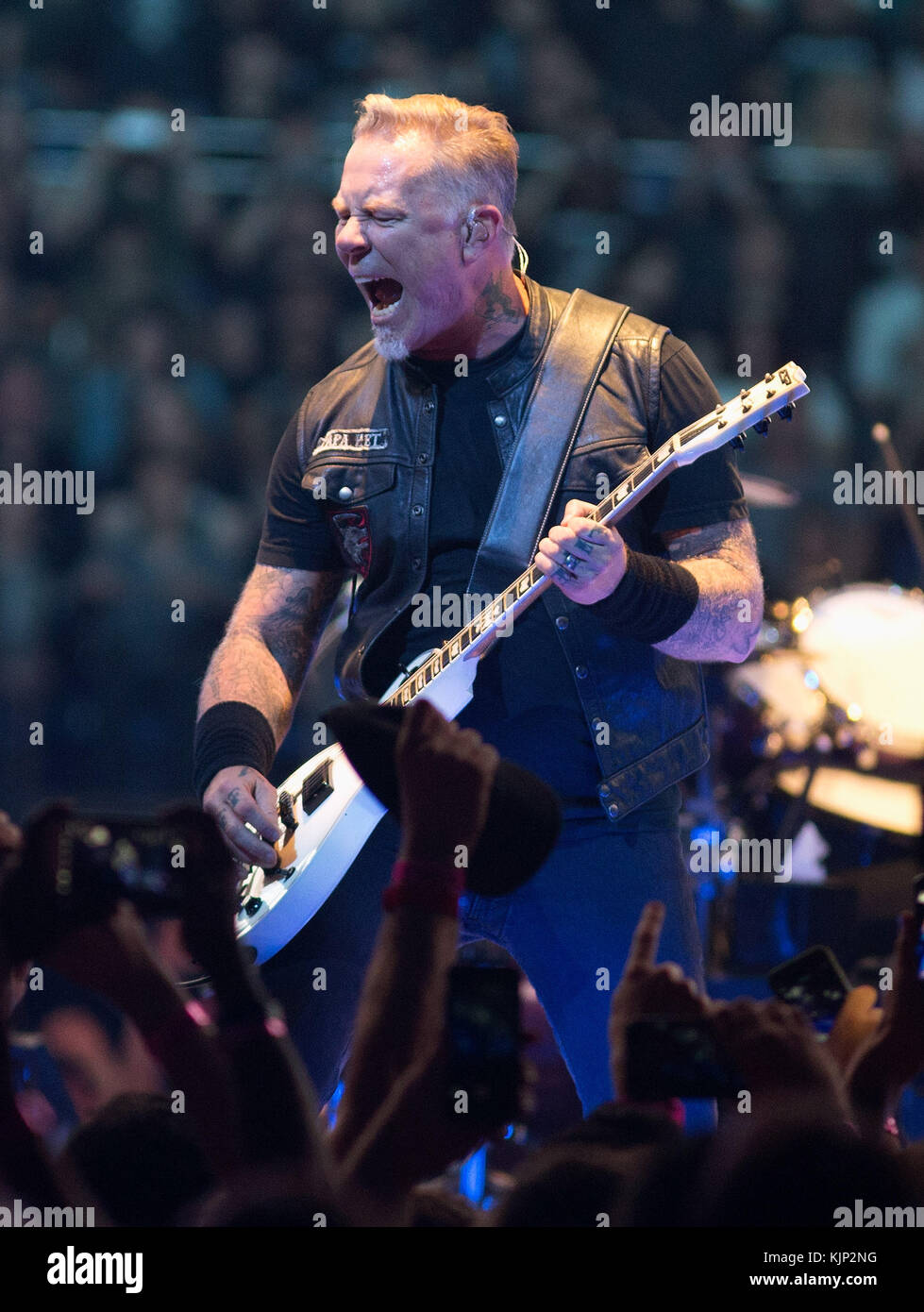 Lead vocalist james hi-res stock photography and images - Alamy