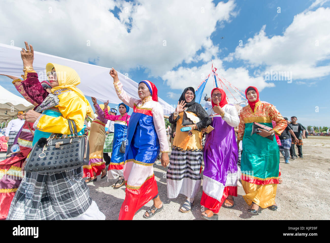 Buton women parade and perform dance with colourful traditional ...