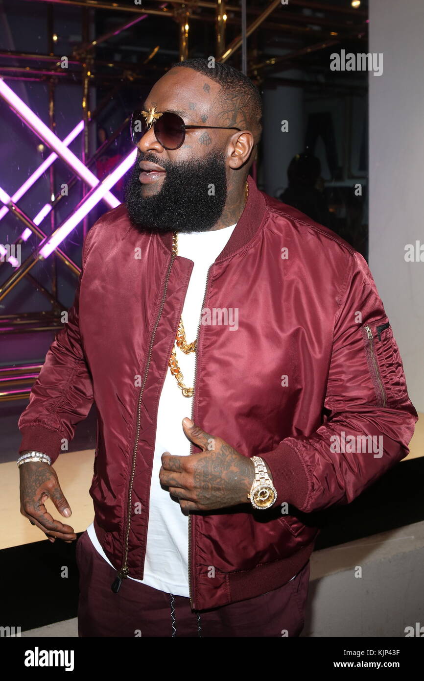 American Eagle celebrate 40 year anniversary with unveiling of AE ...