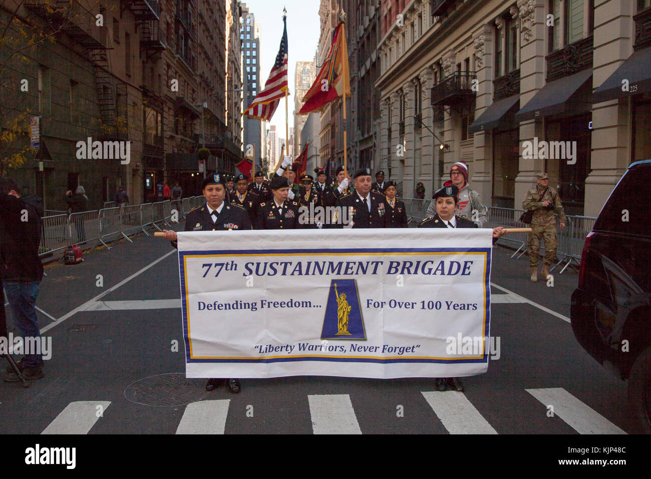 U.S. Army Reserve Soldiers assigned to the 77th Sustainment Brigade ...