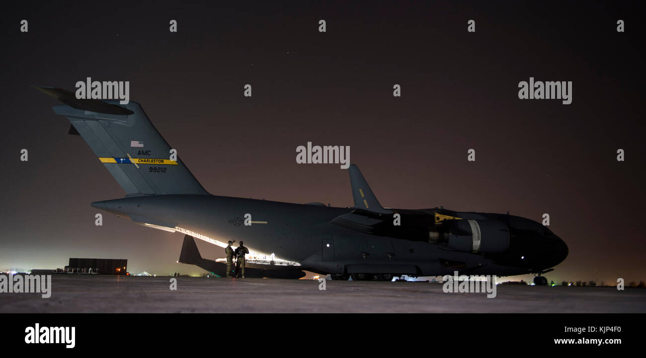 A U.S. Air Force Security Forces Phoenix Raven team attached to the ...