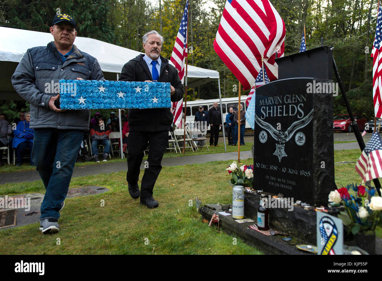 GARDINER, Wash. (Nov. 11, 2017) Retired Seabee Chief Steelworker Eric ...
