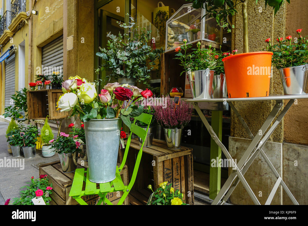 Windows aix en provence hi-res stock photography and images - Alamy
