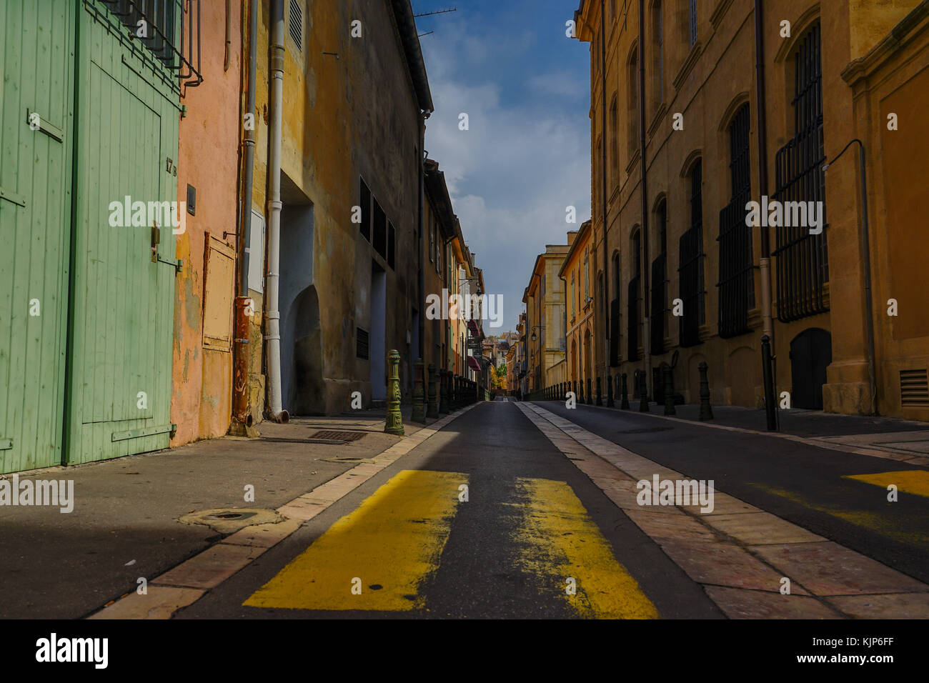 Walking provence village hi-res stock photography and images - Alamy