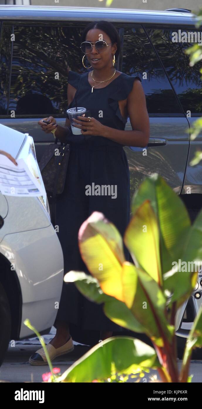 Kelly Rowland spotted house hunting in Studio City Featuring: Kelly ...