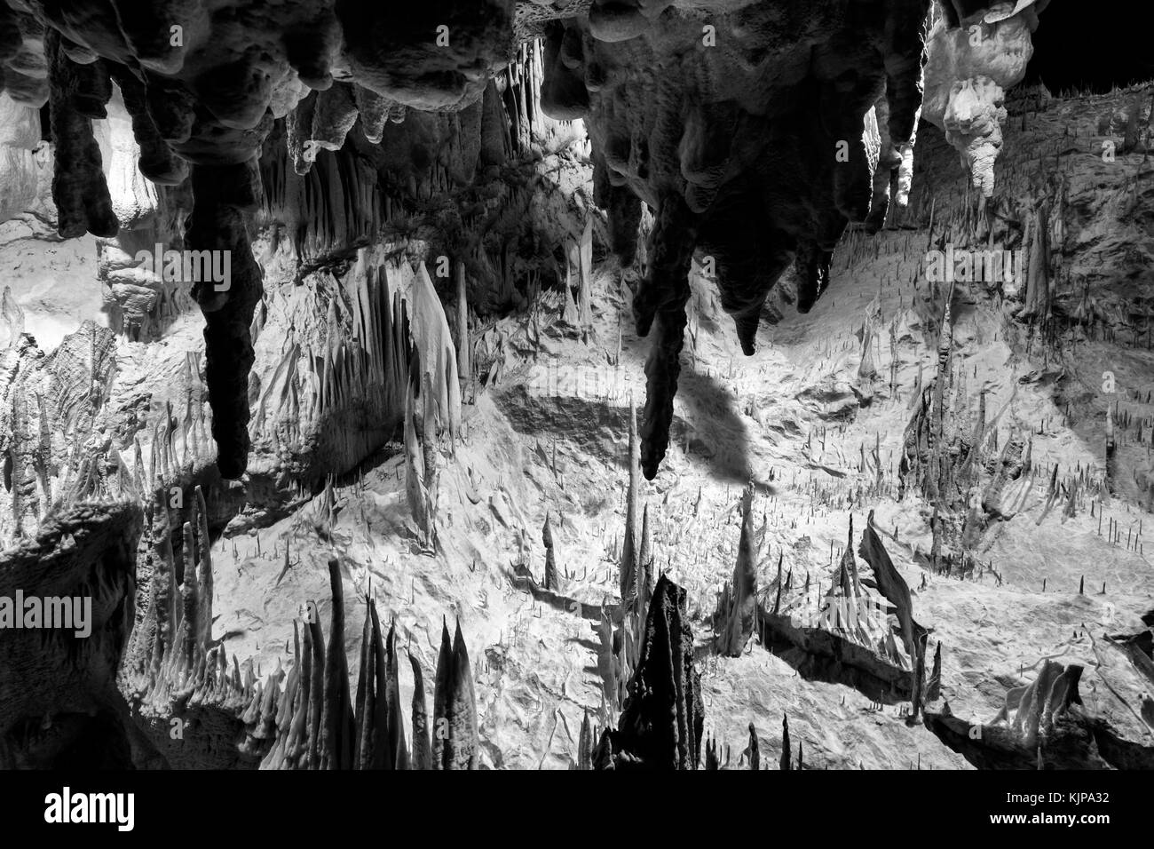 Beautiful stalagmites stalactite inside Black and White Stock Photos ...