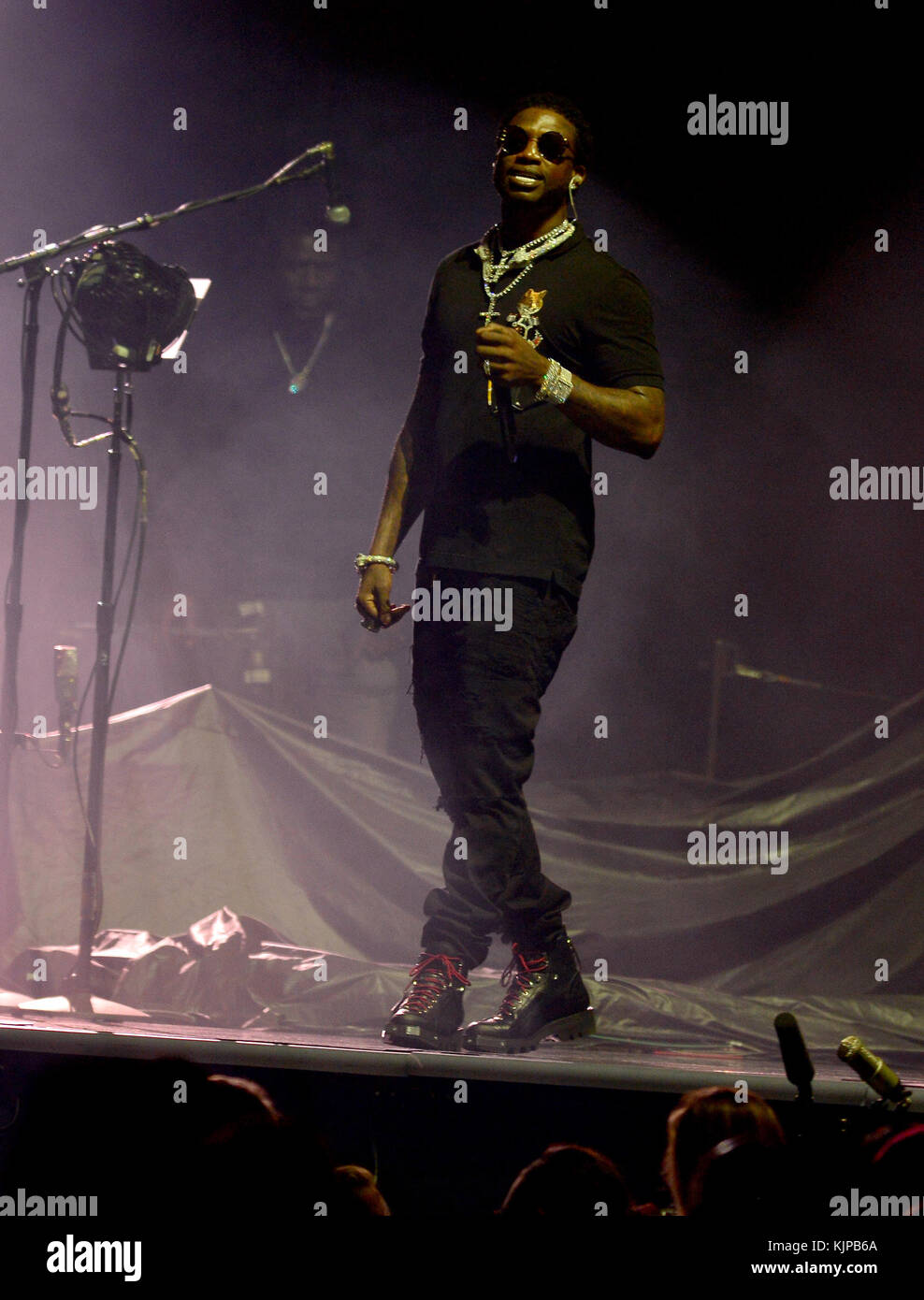 the-weeknd-starboy-legend-of-the-fall-2017-world-tour-at