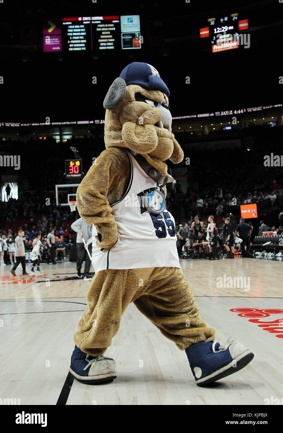 November 24, 2017: The Butler mascot intrudes on Portland State space ...