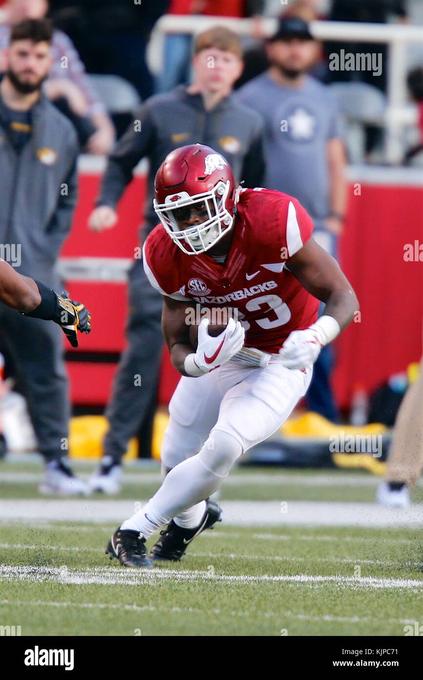 Nov 24, 2017: David Williams #33 Razorback running back cuts back ...
