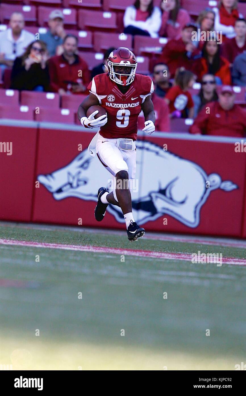Nov 24, 2017: Arkansas kick return man De'Vion Warren #9 brings a ball ...