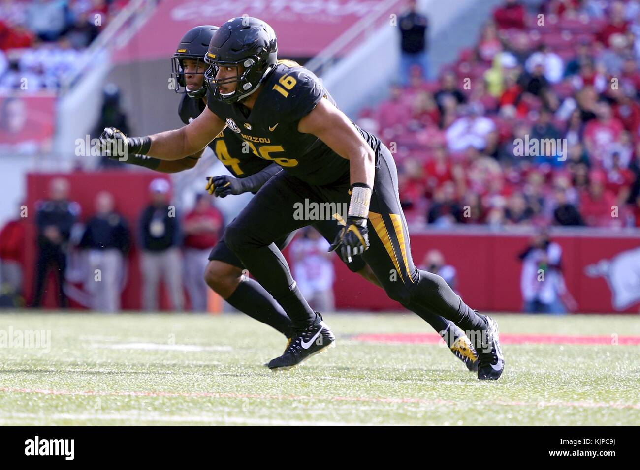 Nov 24, 2017: Marcell Frazier #16 Missouri defensive end comes up the ...
