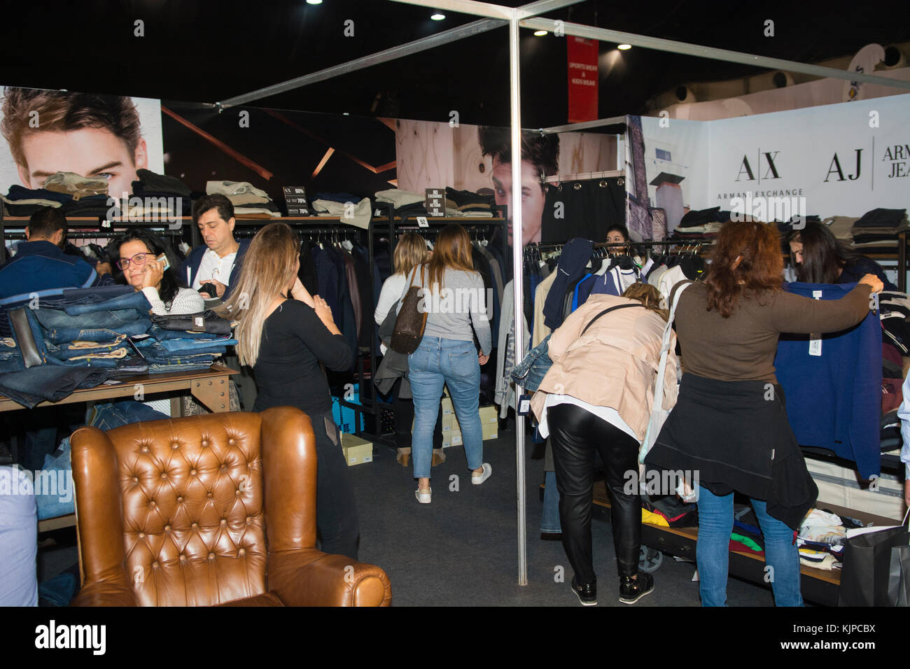 Biel, Beirut, Lebanon. 24th Nov, 2017. People buying clothes inside the ...