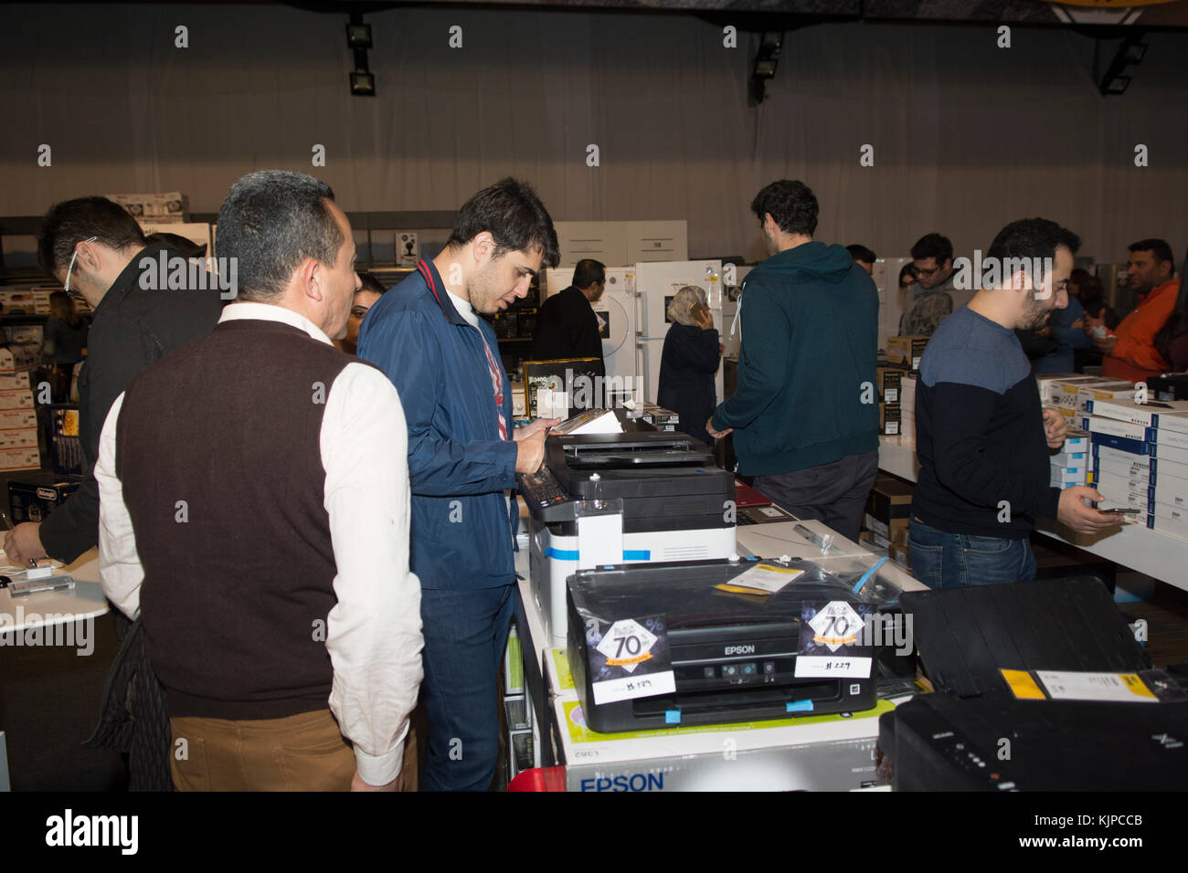 Biel, Beirut, Lebanon. 24th Nov, 2017. customers inside the Black ...