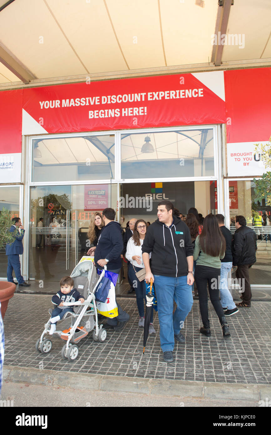 Biel, Beirut, Lebanon. 24th Nov, 2017. People at the entrance of the ...
