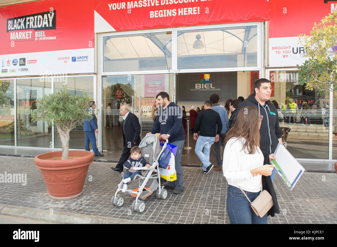 Biel, Beirut, Lebanon. 24th Nov, 2017. People at the entrance of the ...