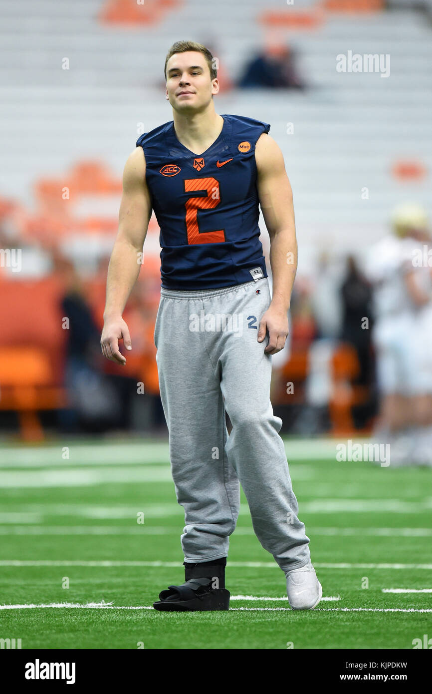 Syracuse, New York, USA. 25th Nov, 2017. Syracuse Orange quarterback ...