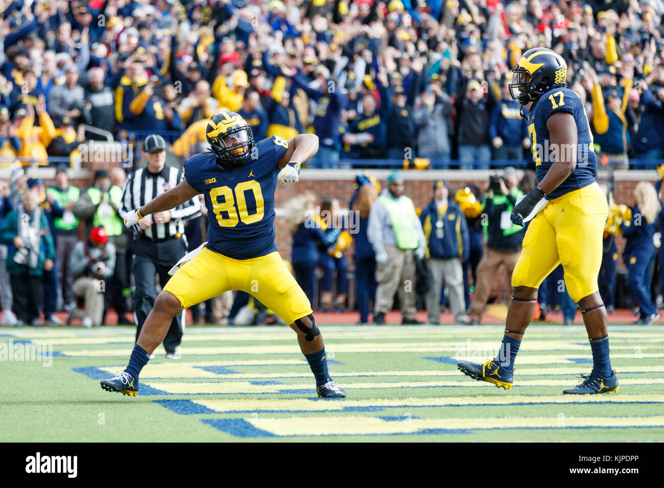 Michigan wolverines vs buckeyes hi-res stock photography and images - Alamy