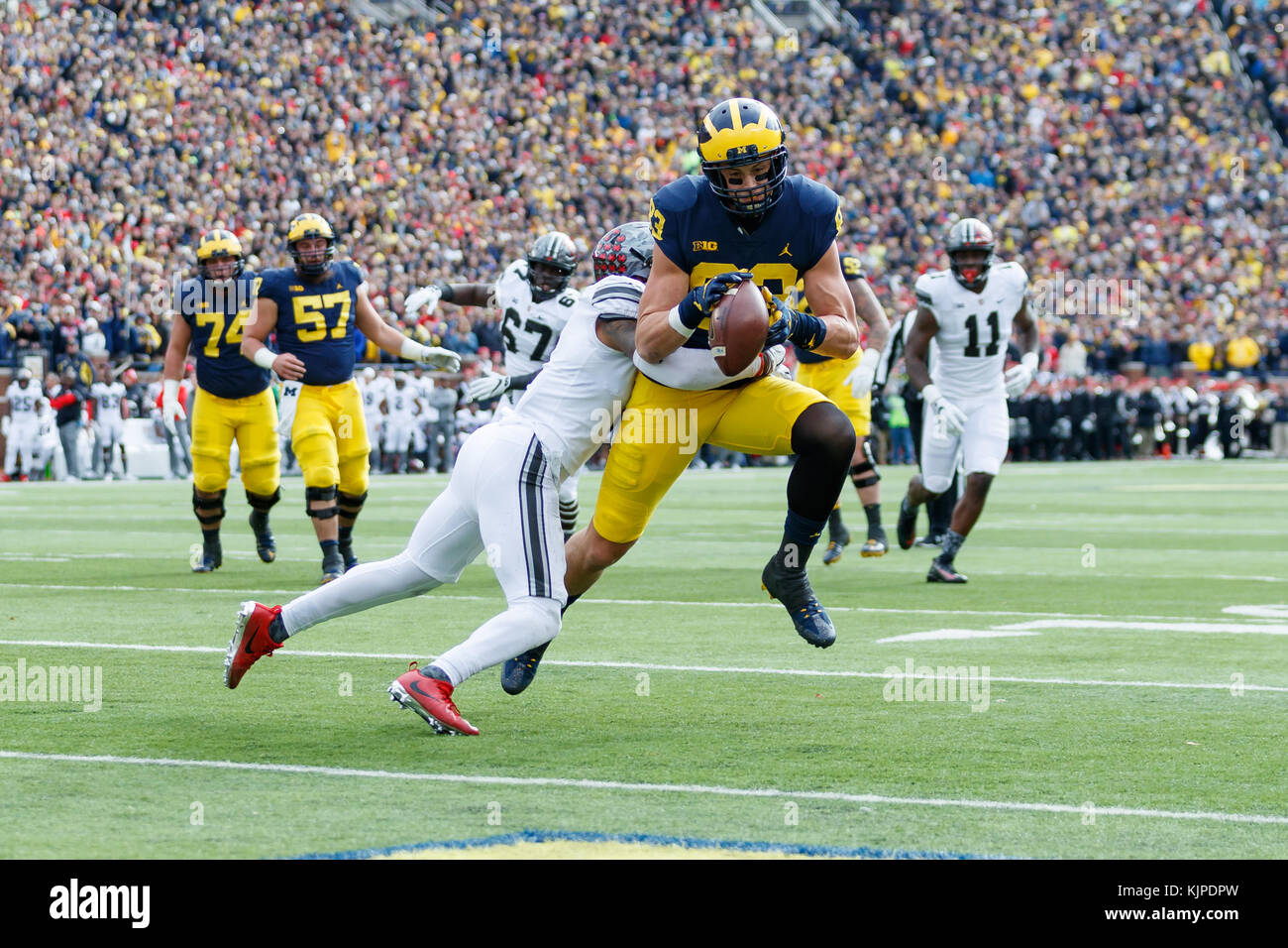 Michigan wolverines vs buckeyes hi-res stock photography and images - Alamy
